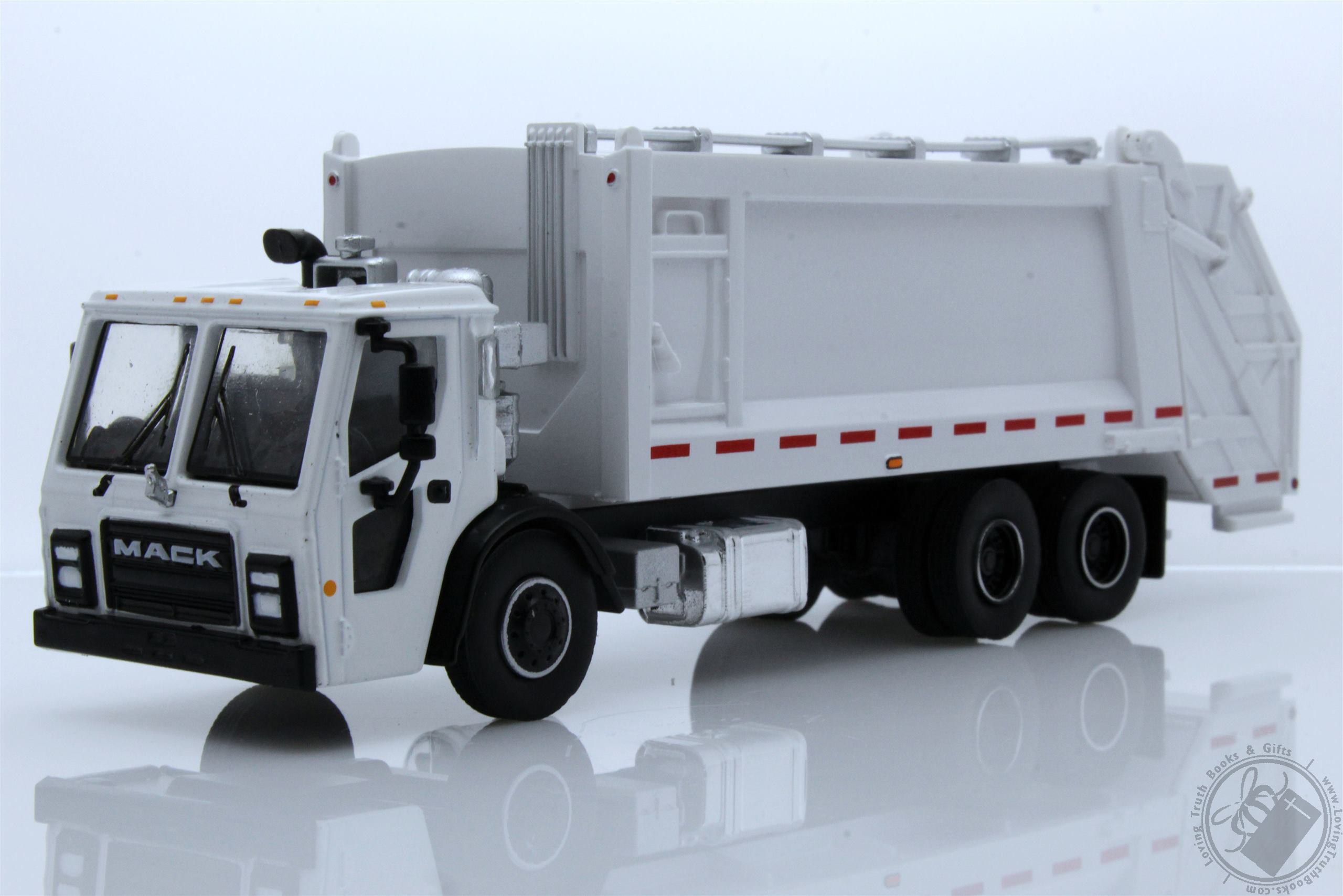 S.D. Trucks Series 13 - 2020 Mack LR Rear Loader Refuse Truck - White by Greenlight Collectibles ...