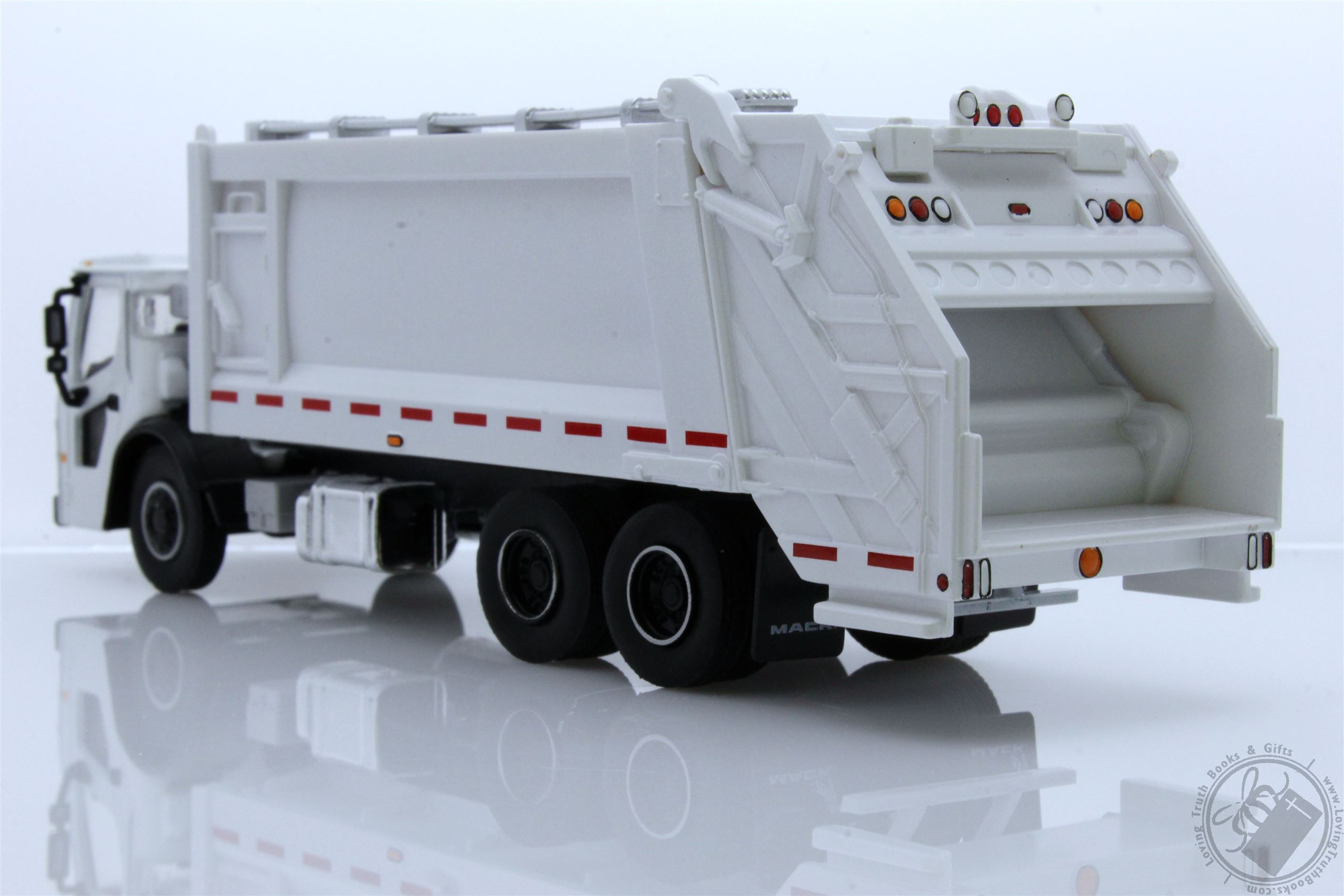 S.D. Trucks Series 13 - 2020 Mack LR Rear Loader Refuse Truck - White by Greenlight Collectibles ...
