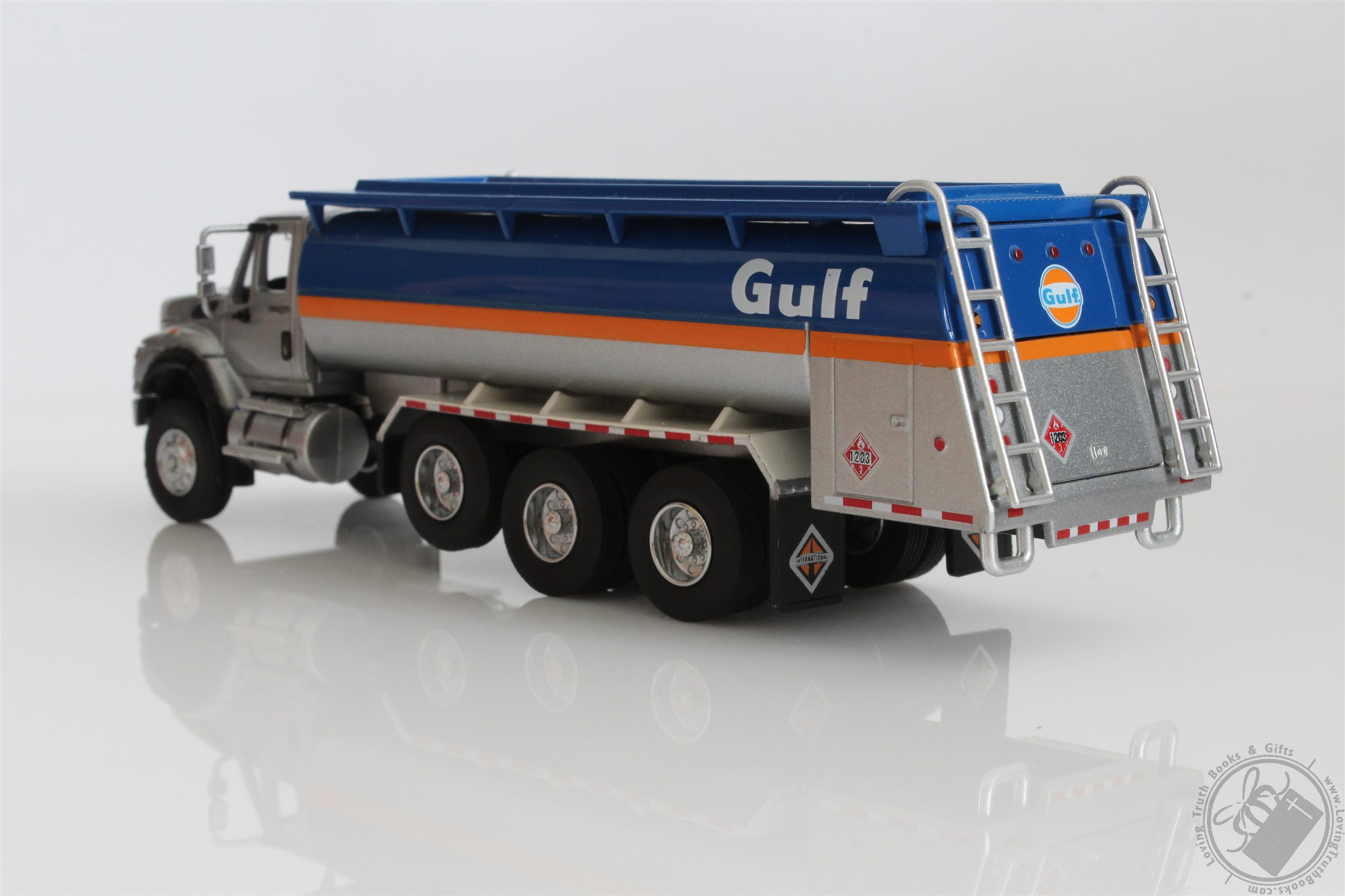 2018 International Workstar Gulf Oil Tanker Truck 1:64 Scale Diecast ...