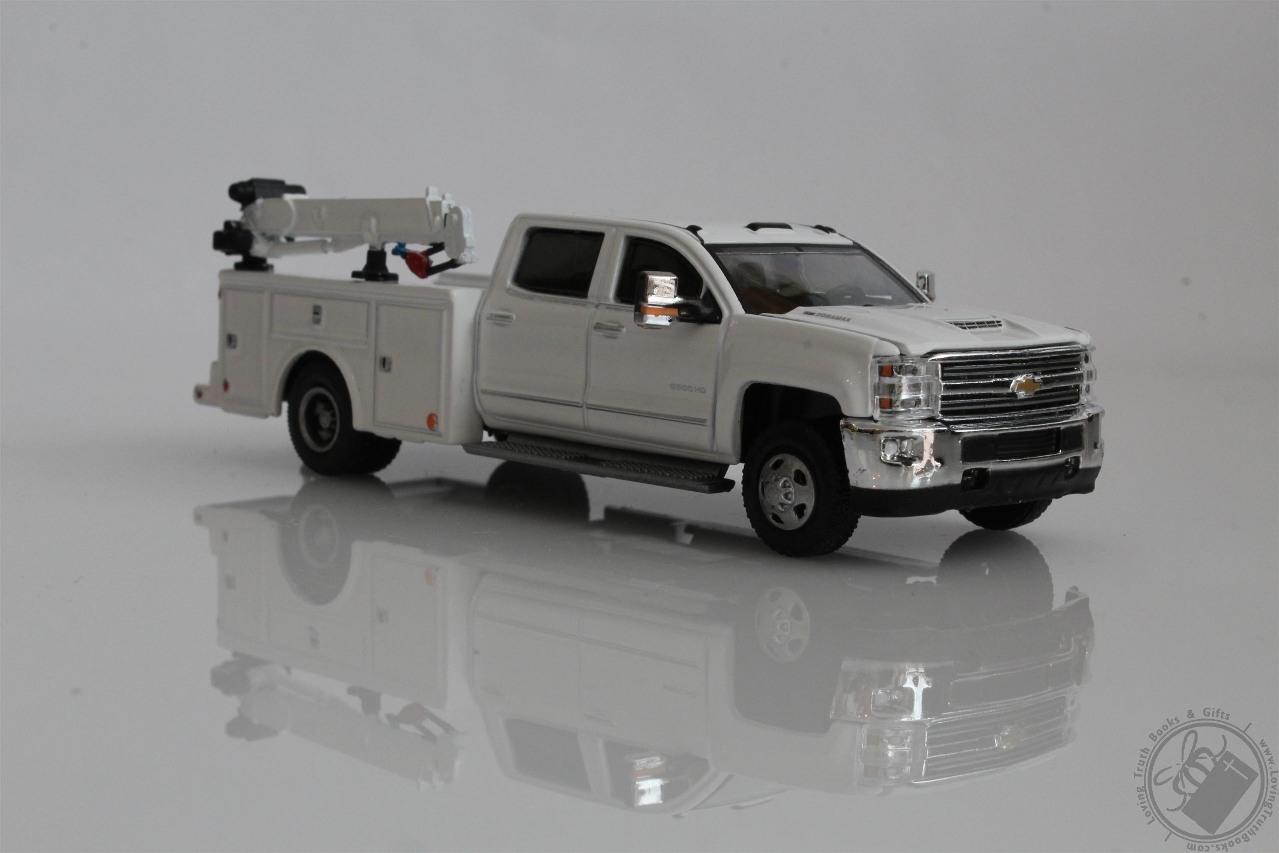2016 Chevy Silverado 3500 HD DRW, Diesel Dually, w/ Crane 1:64 Diecast ...
