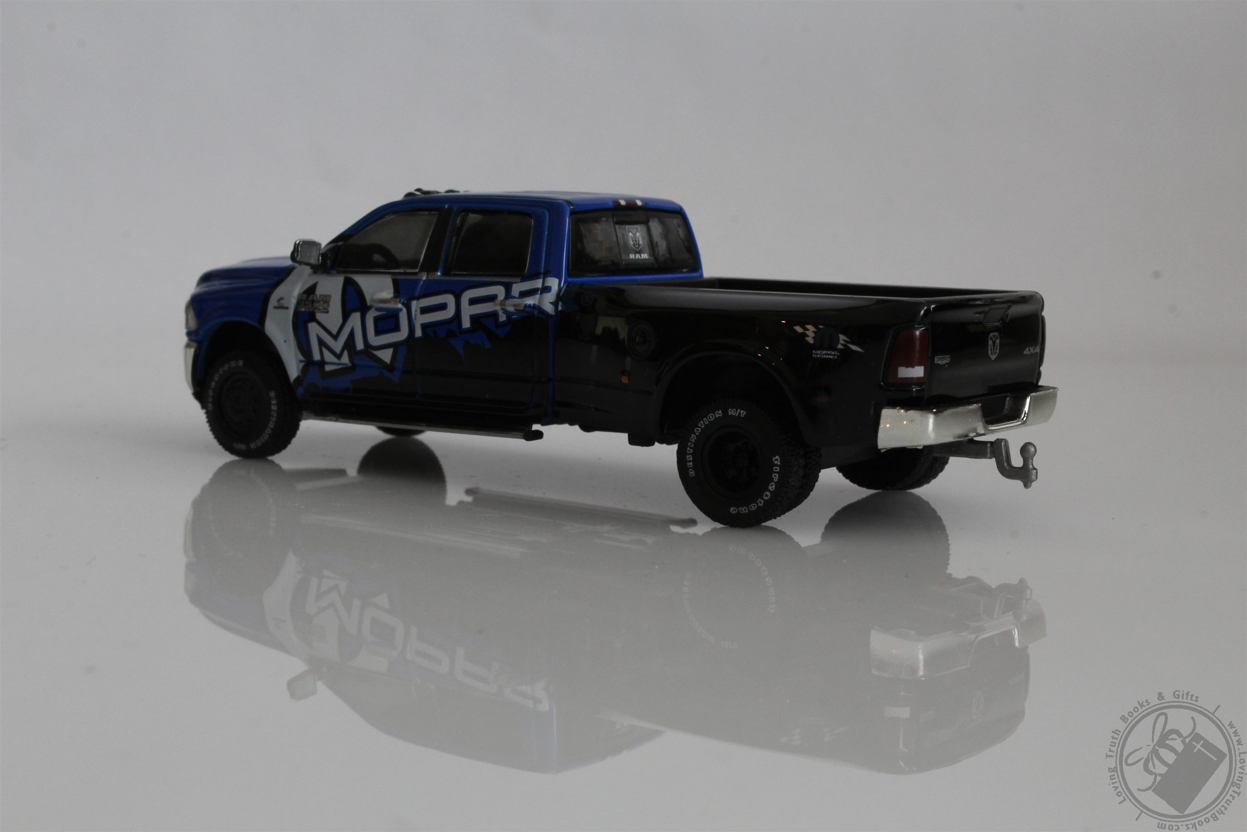2018 Dodge Ram 3500 DRW Dually Mopar Edition, Diesel w/ Hitch 1:64 ...