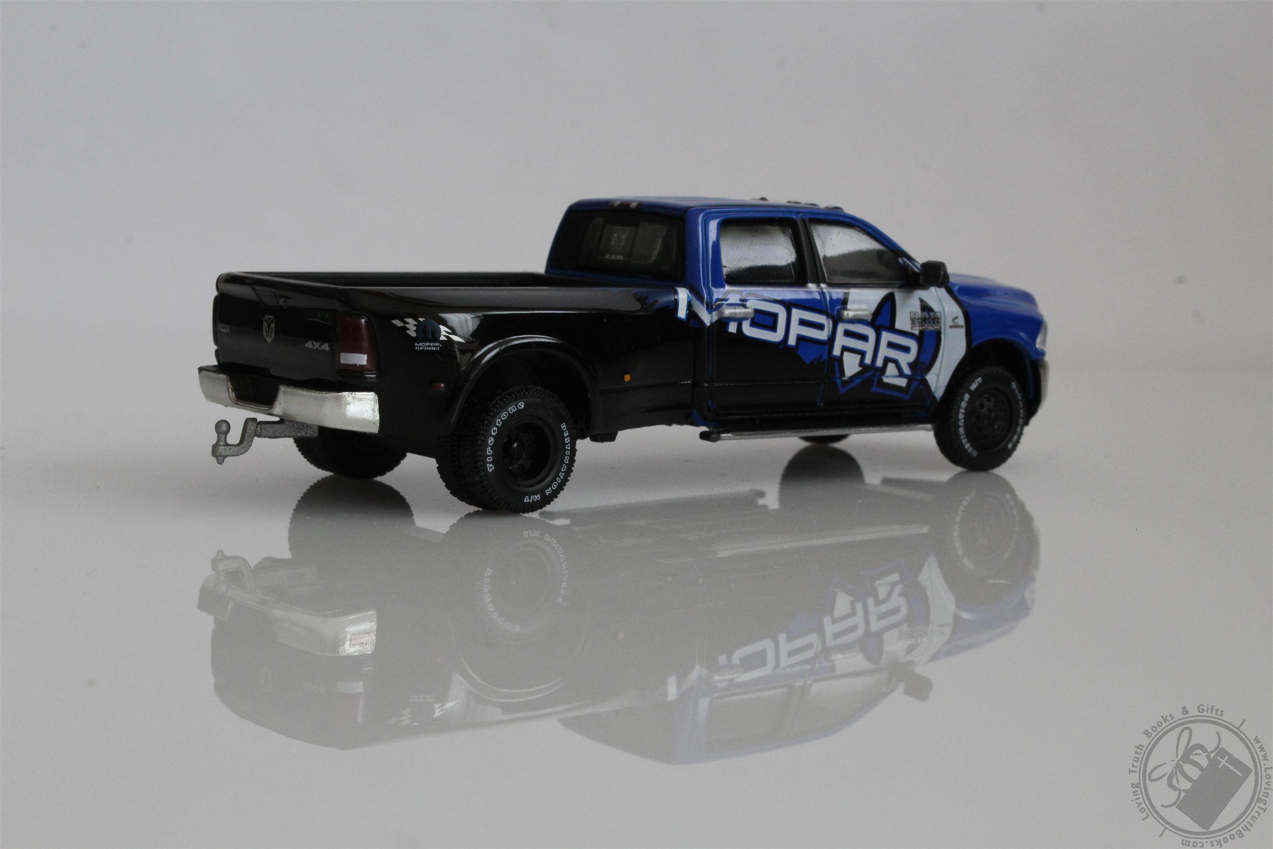 2018 Dodge Ram 3500 DRW Dually Mopar Edition, Diesel w/ Hitch 1:64 ...