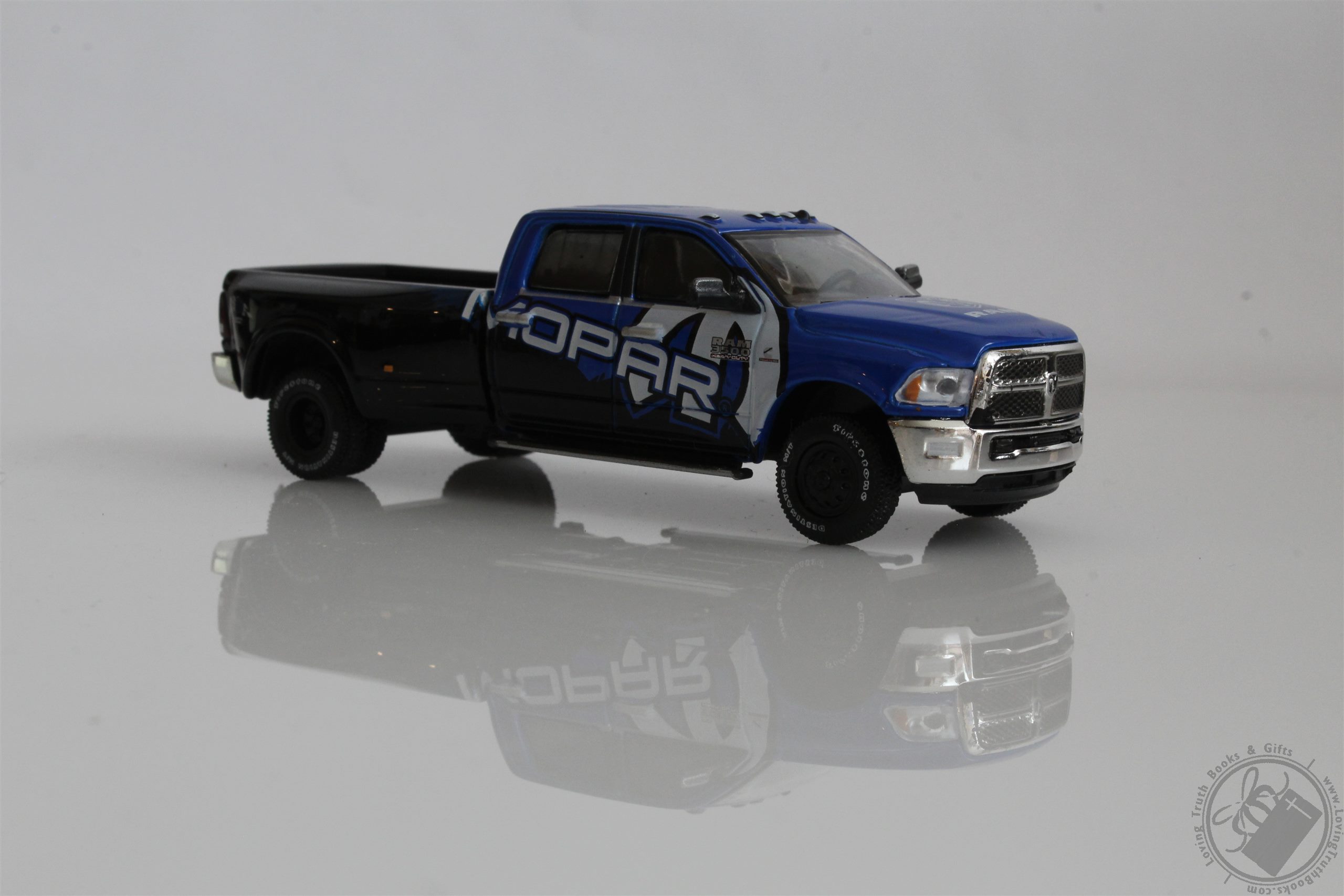 2018 Dodge Ram 3500 DRW Dually Mopar Edition, Diesel w/ Hitch 1:64 ...