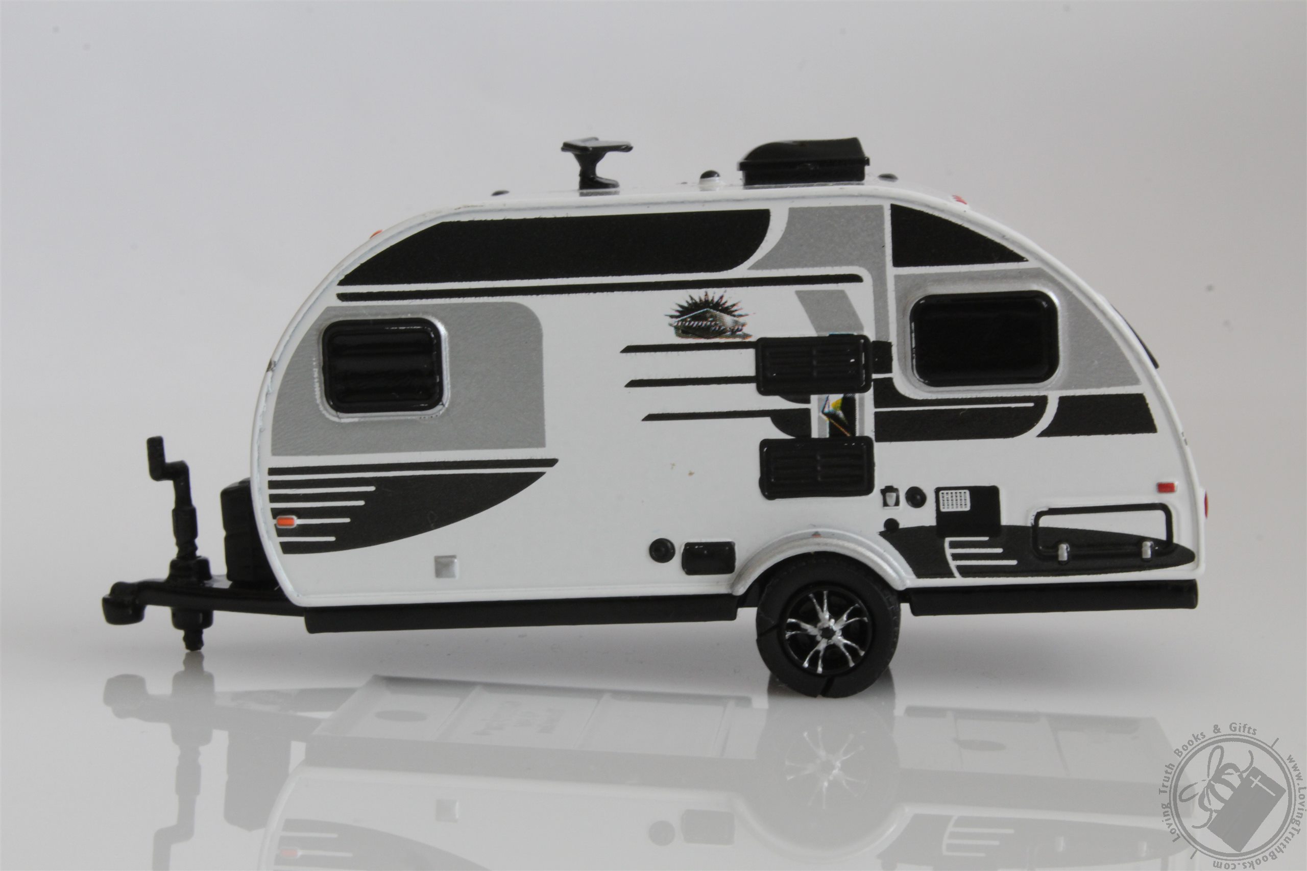 2016 Camper/ Travel Trailer RV, Winnebago Winnie Drop 1:64 Scale ...