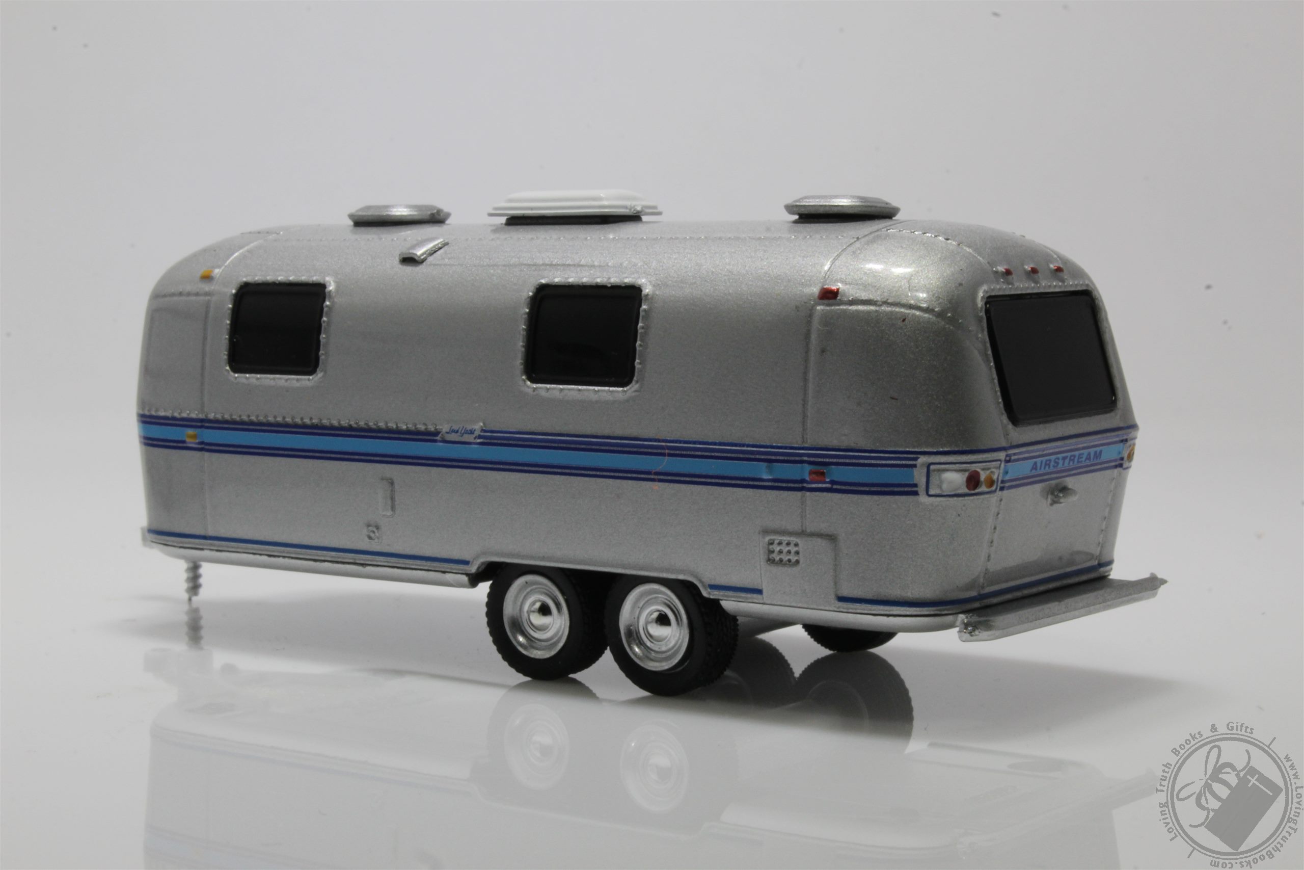 Hitched Homes Series 10 - 1971 Airstream Double-Axle Land Yacht Safari ...