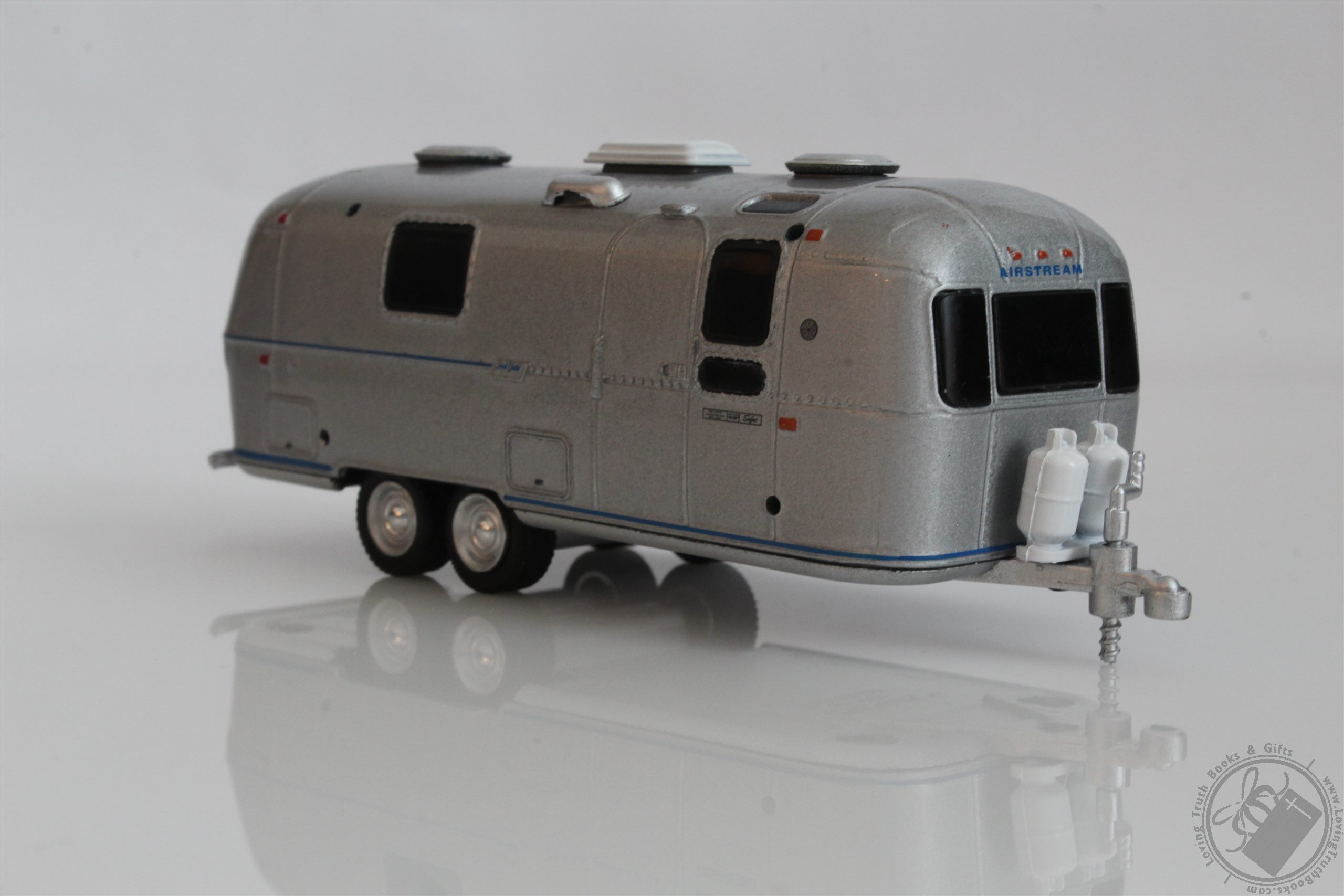 Hitched Homes Series 10 - 1972 Airstream Double-Axle Land Yacht Safari ...