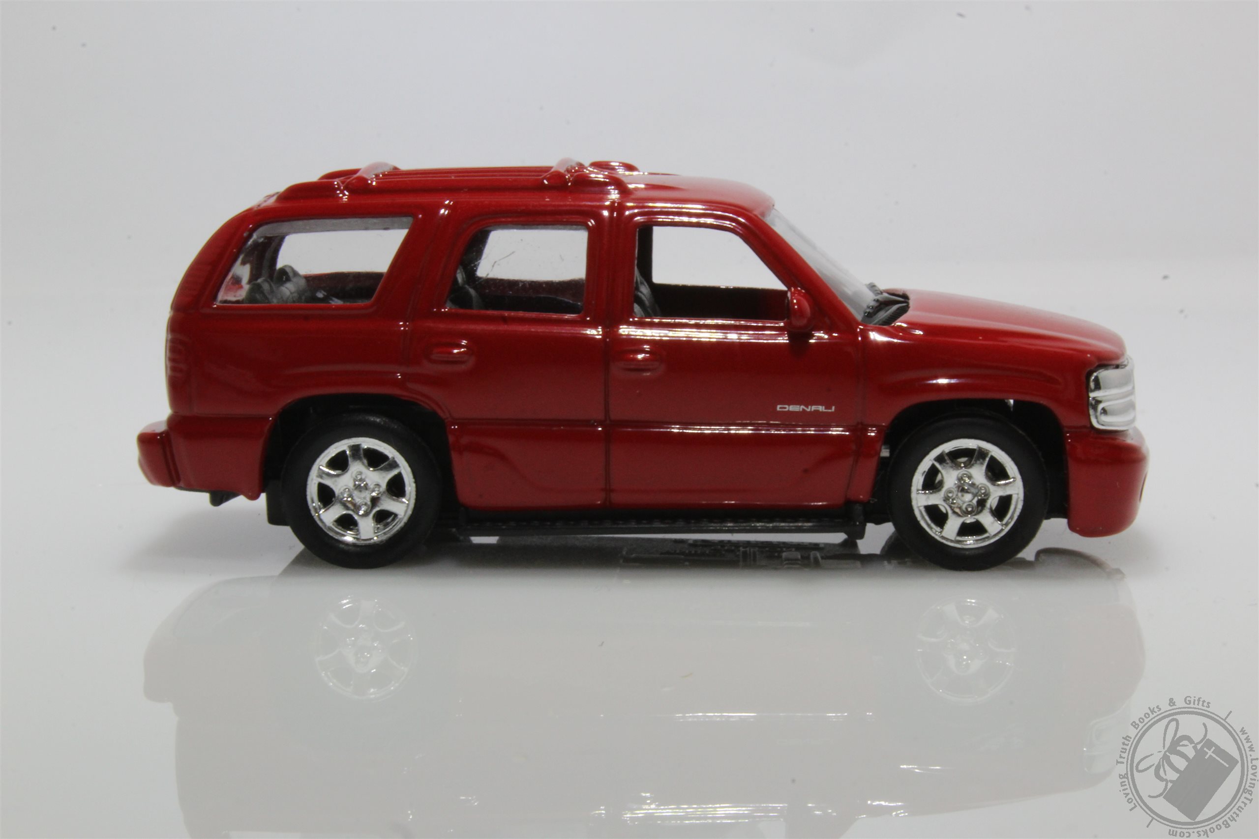 2001 GMC Yukon Denali SUV 1:60 Scale Diecast Model (Red) by Welly ...